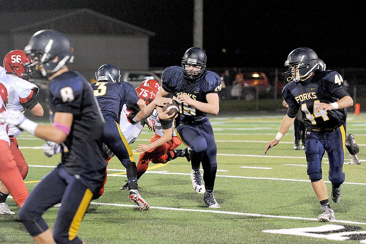 PREP FOOTBALL ROUNDUP: Schumack’s late interception seals crucial win ...