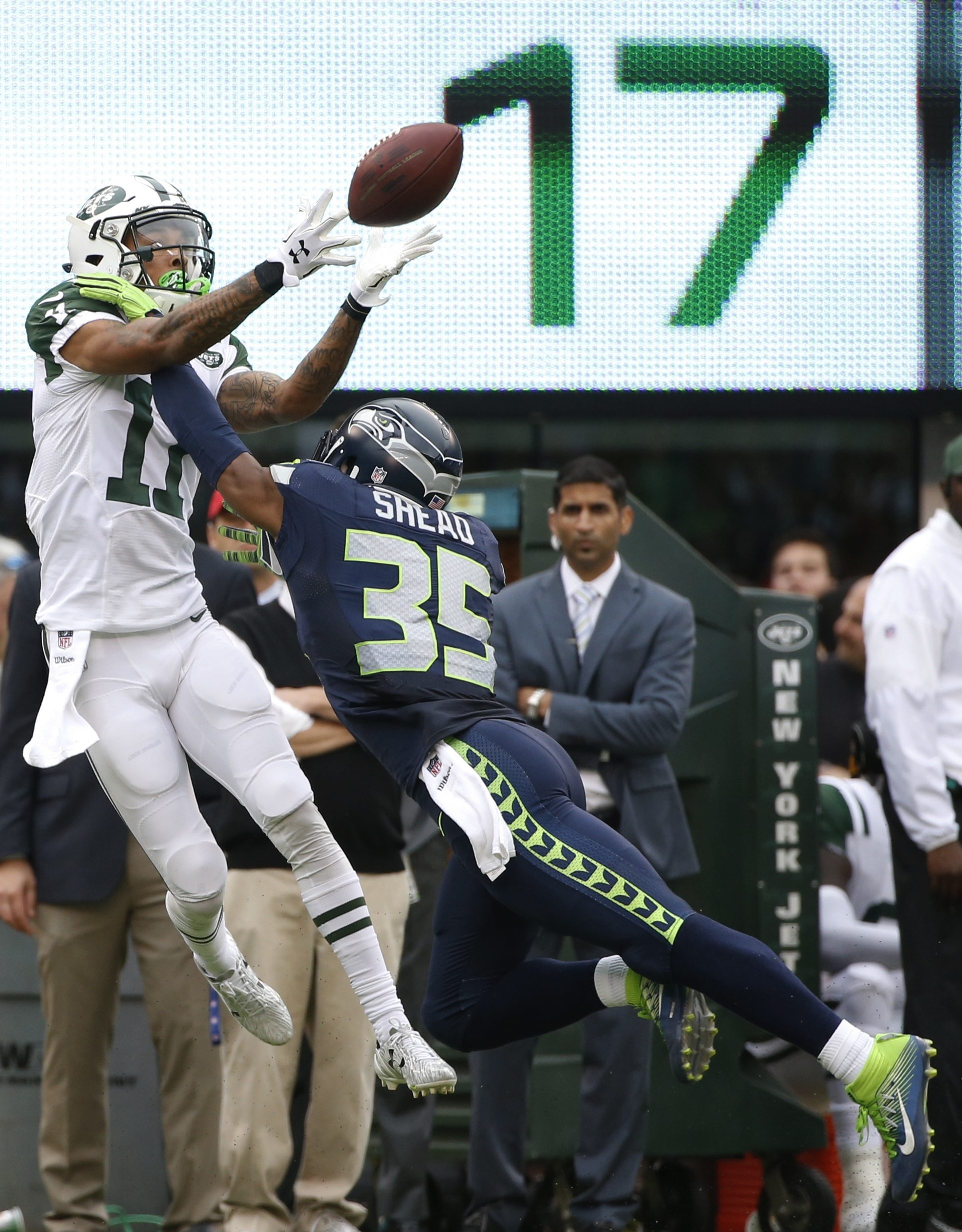 Wilson throws 3 TDs in Seahawks win | Peninsula Daily News