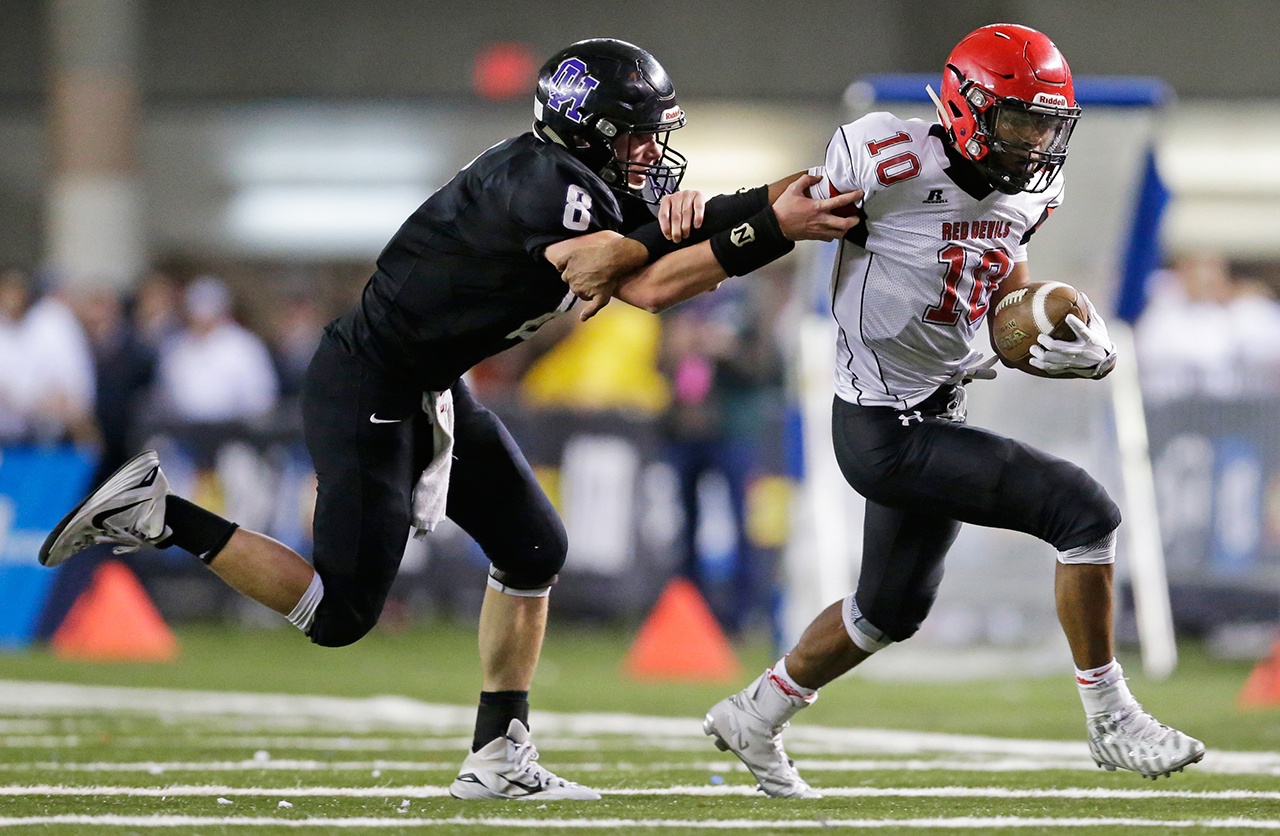 PREP FOOTBALL: Neah Bay’s Munyagi Jr. voted Associated Press Class 1B ...