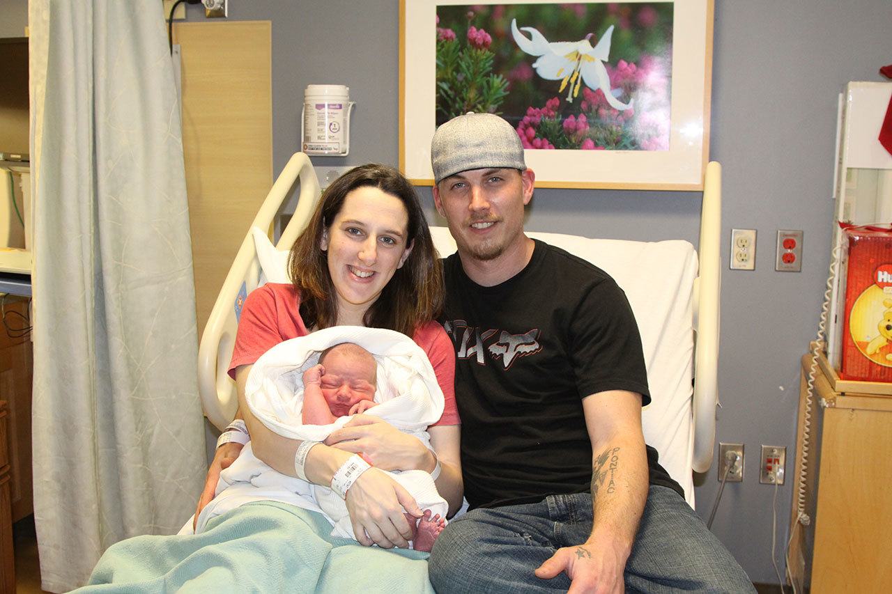 Port Angeles parents welcome Peninsula’s first baby of 2017 | Peninsula ...