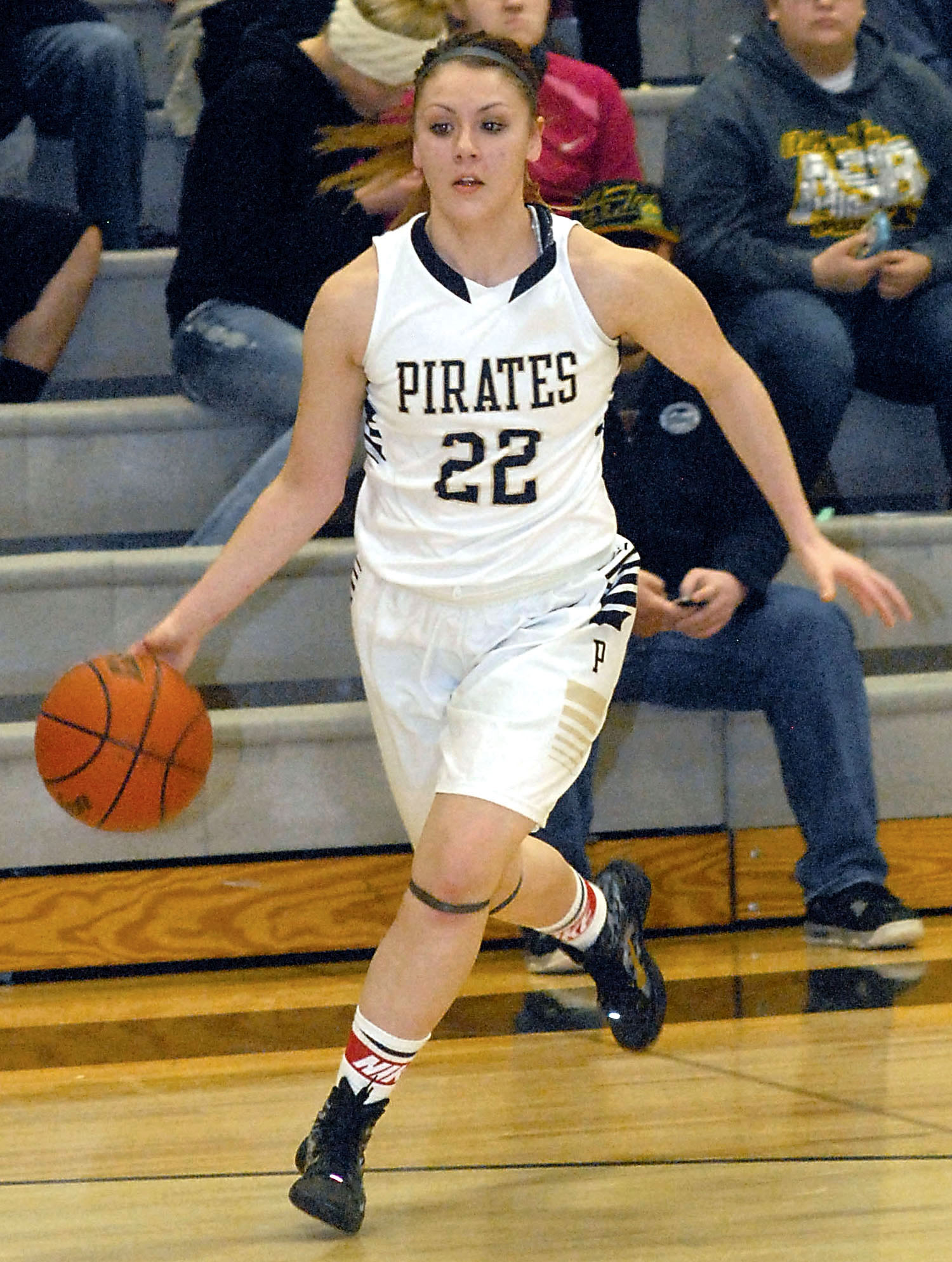 WOMEN'S BASKETBALL: Neah Bay's Moss sisters show they belong with ...