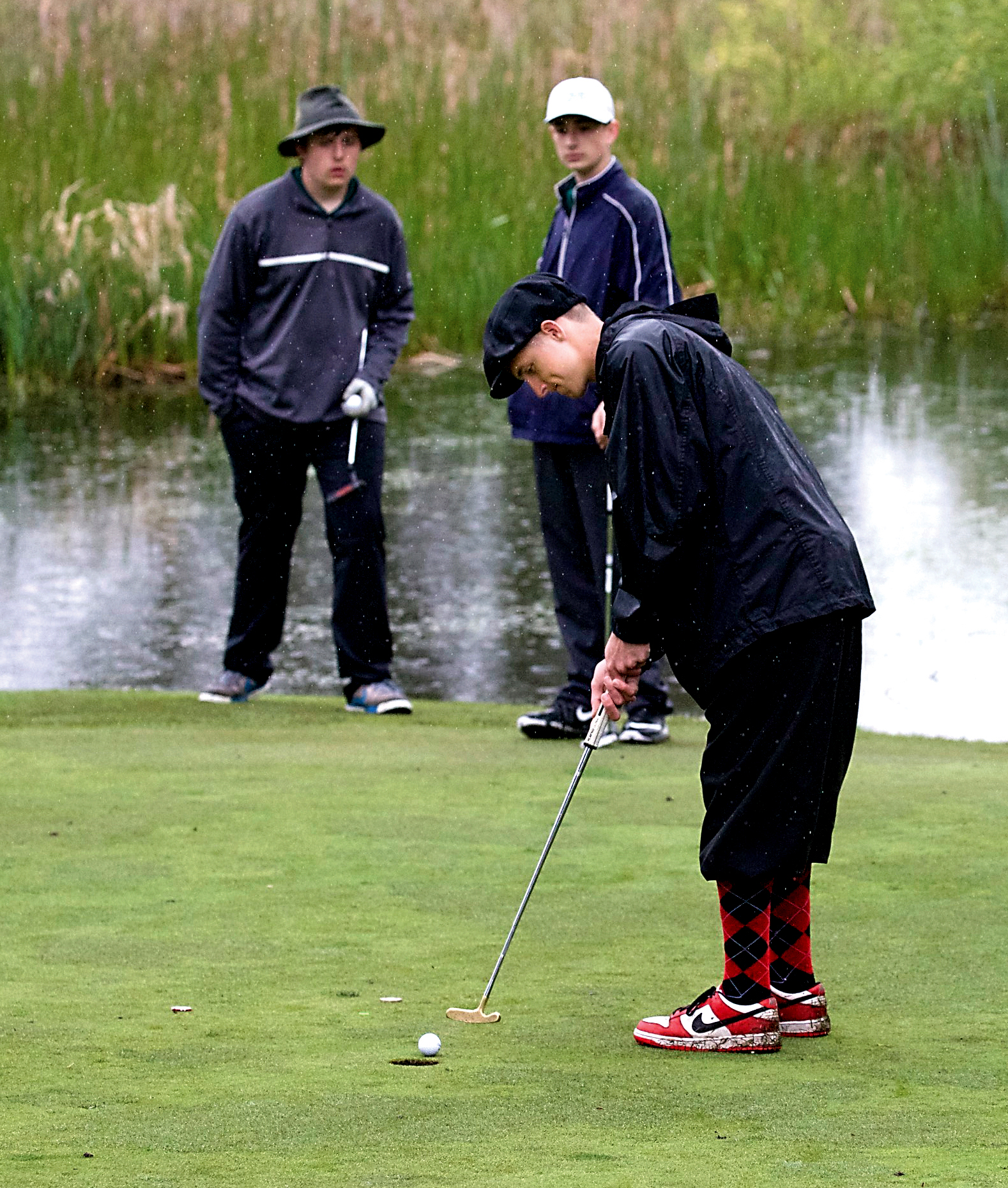 PREP GOLF ROUNDUP: Sequim boys golfers edge Olympic, take inside lane ...