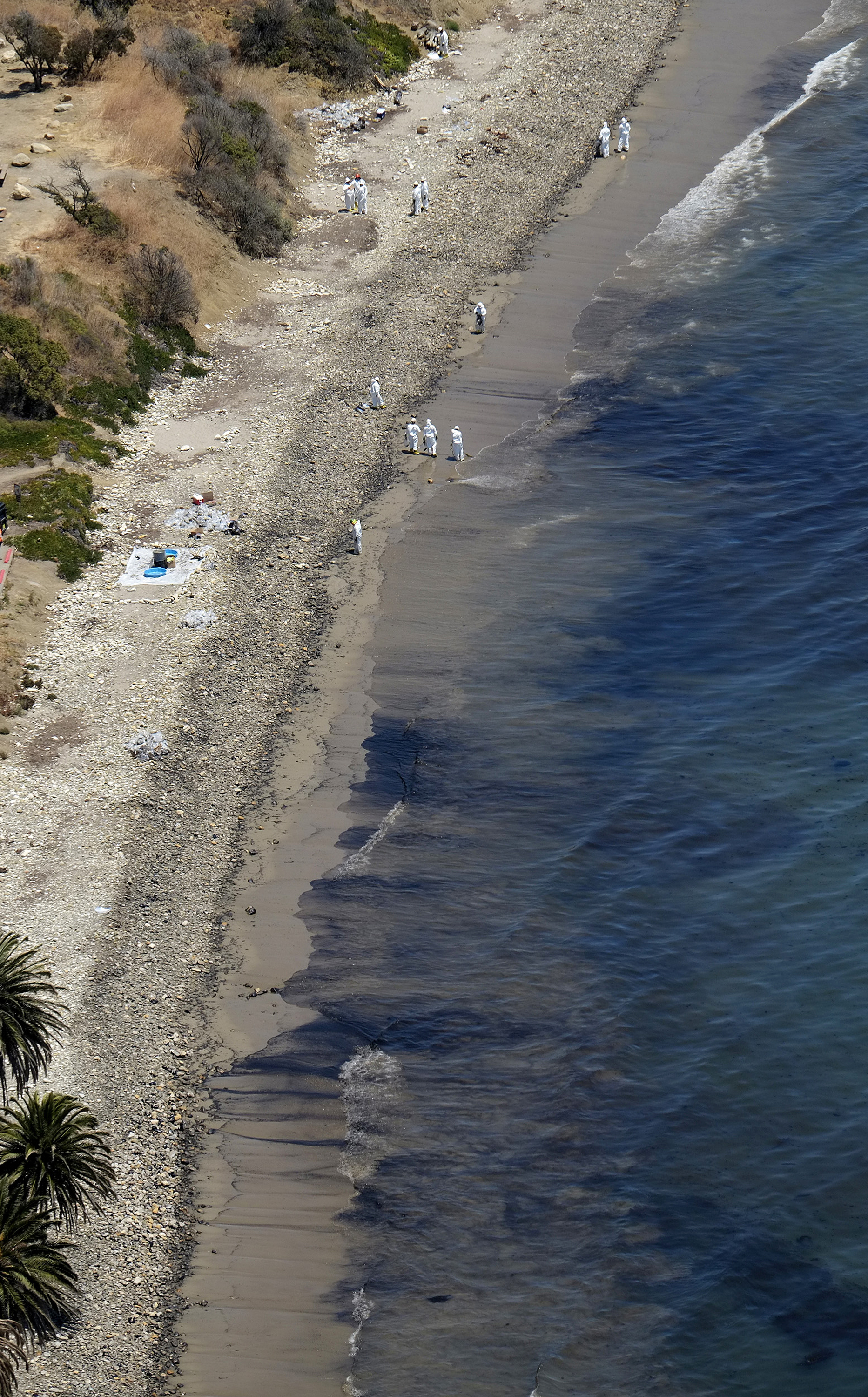 LATEST on California oil spill: Thousands of gallons of oil sopped up ...