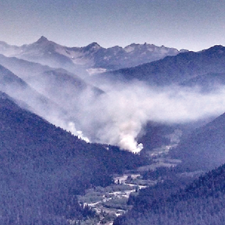 Paradise Fire spouts more smoke above blaze — visible from Hurricane ...