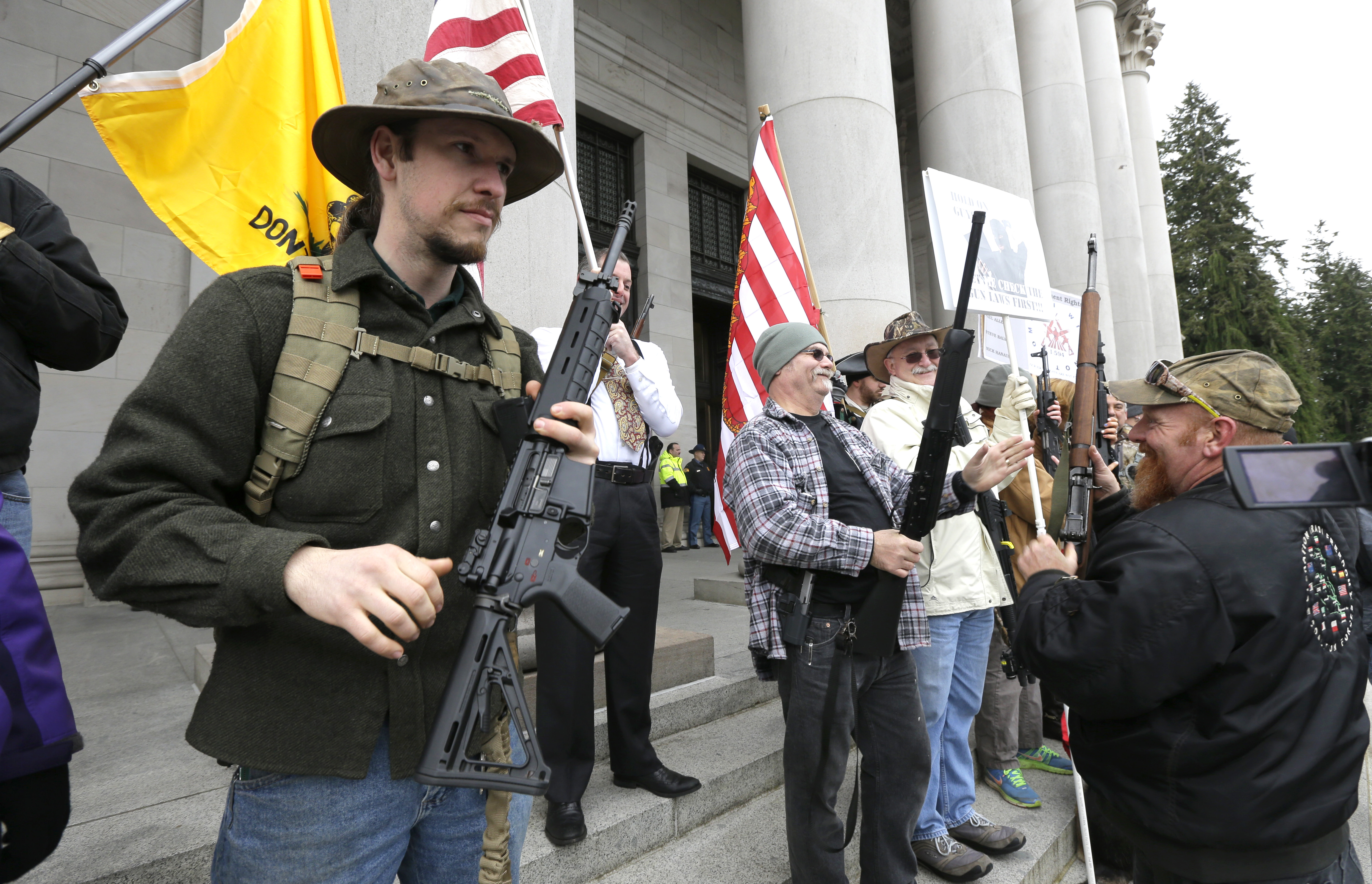 Gun rights activists rally in Olympia to protest new law | Peninsula ...