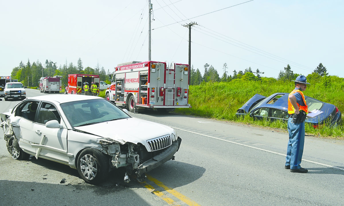 UPDATED — Minor injuries reported after wreck of two cars, semi near ...