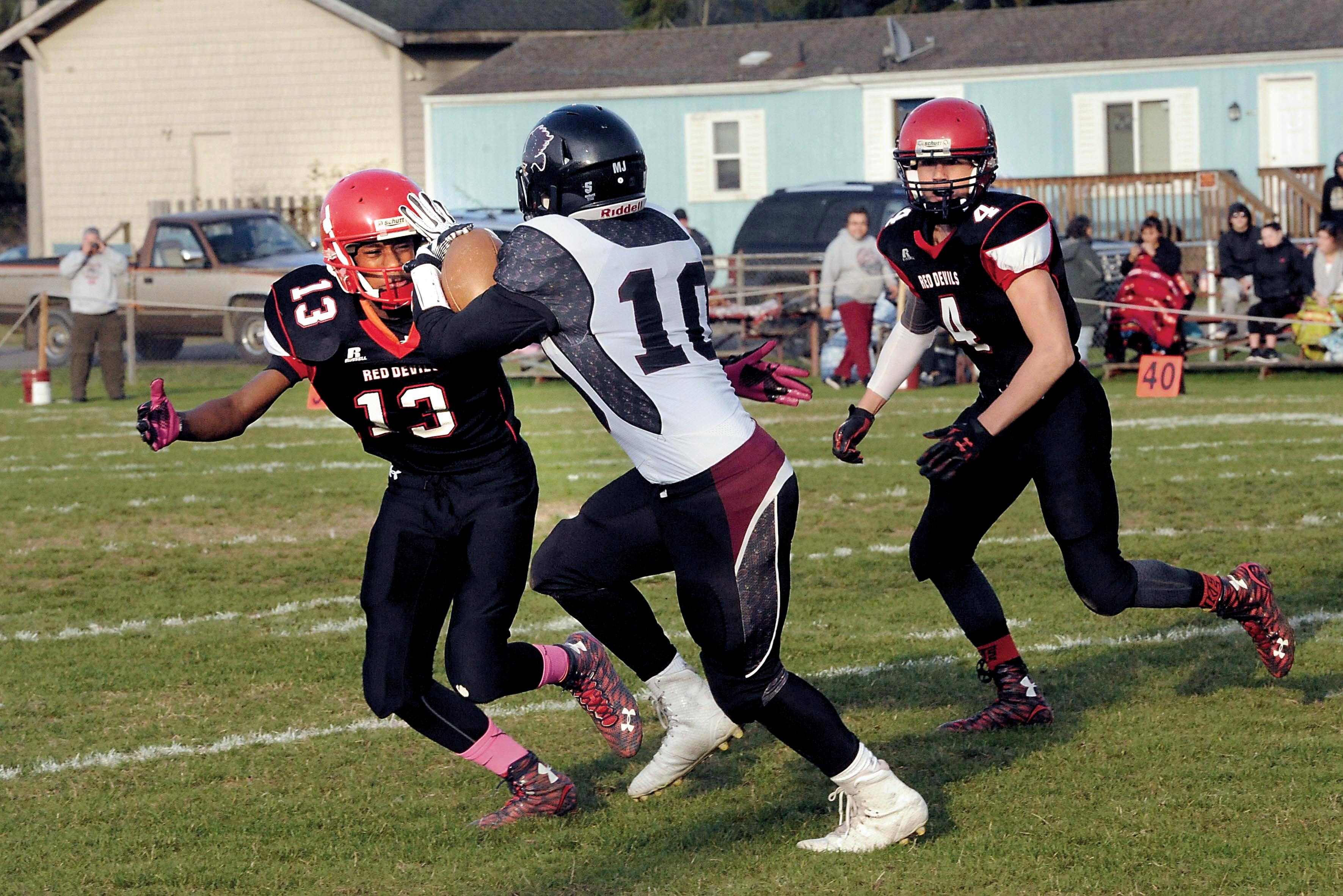 PREP FOOTBALL: Neah Bay facing familiar opponent in Class 1B semifinal ...