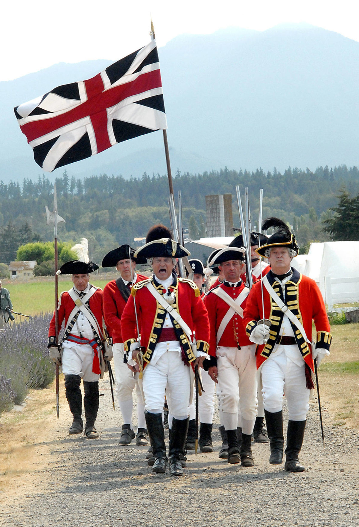 PHOTO GALLERY: Colonial, British re-enactors do battle | Peninsula ...