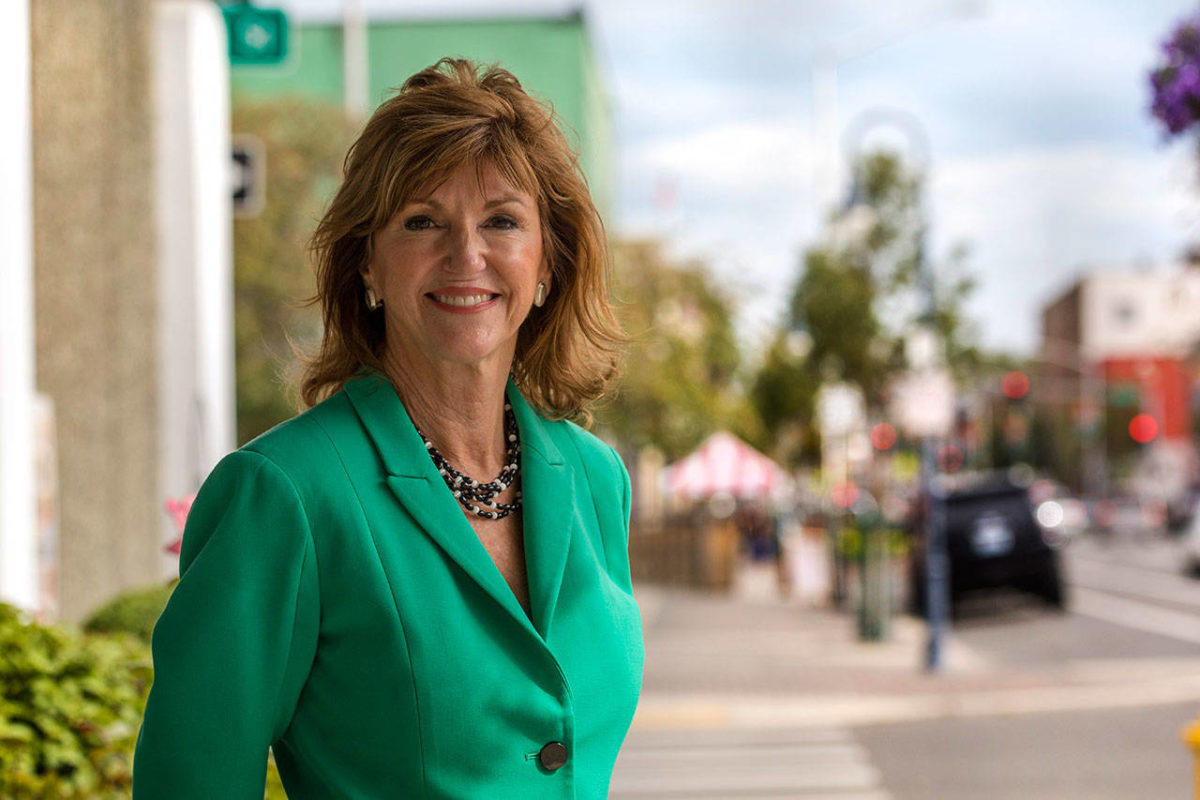 Hutchison criticizes Cantwell during campaign fundraising visit to Port ...