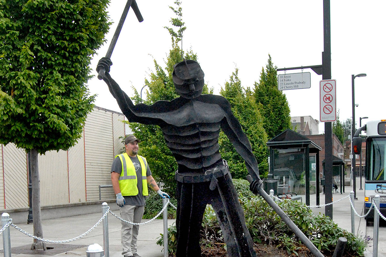 PHOTO: Gandy dancer strikes pose at new location | Peninsula Daily News