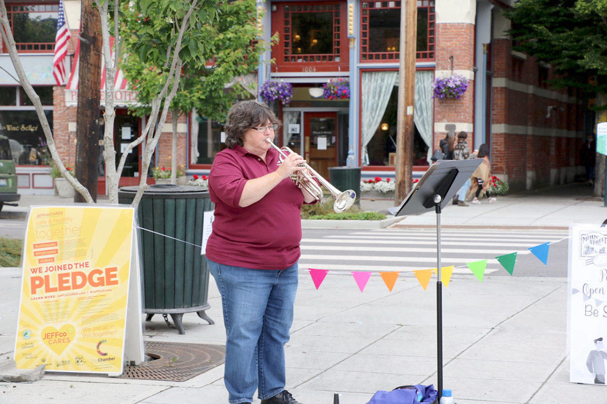 Pop-up concert | Peninsula Daily News