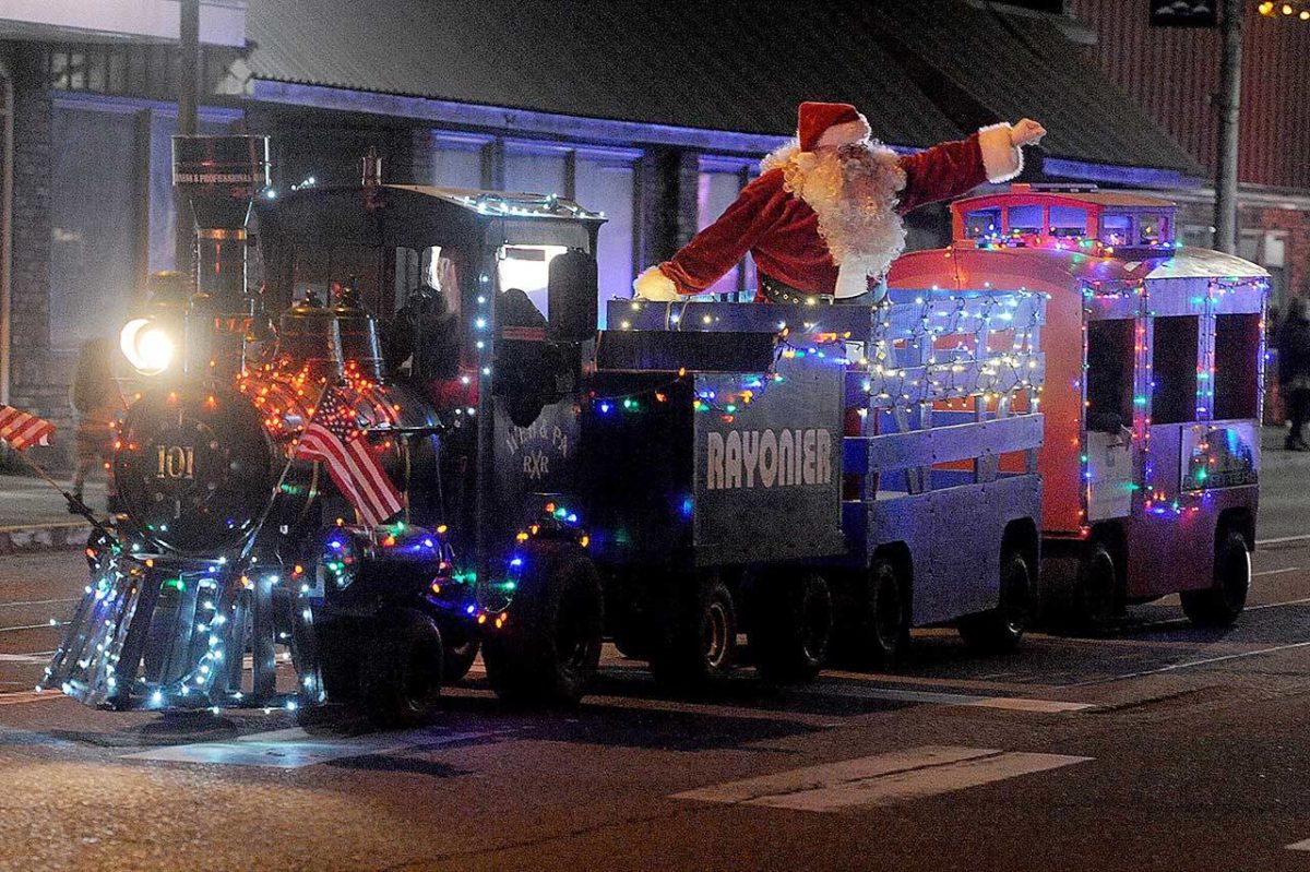 Twinkle Light parade in Forks | Peninsula Daily News
