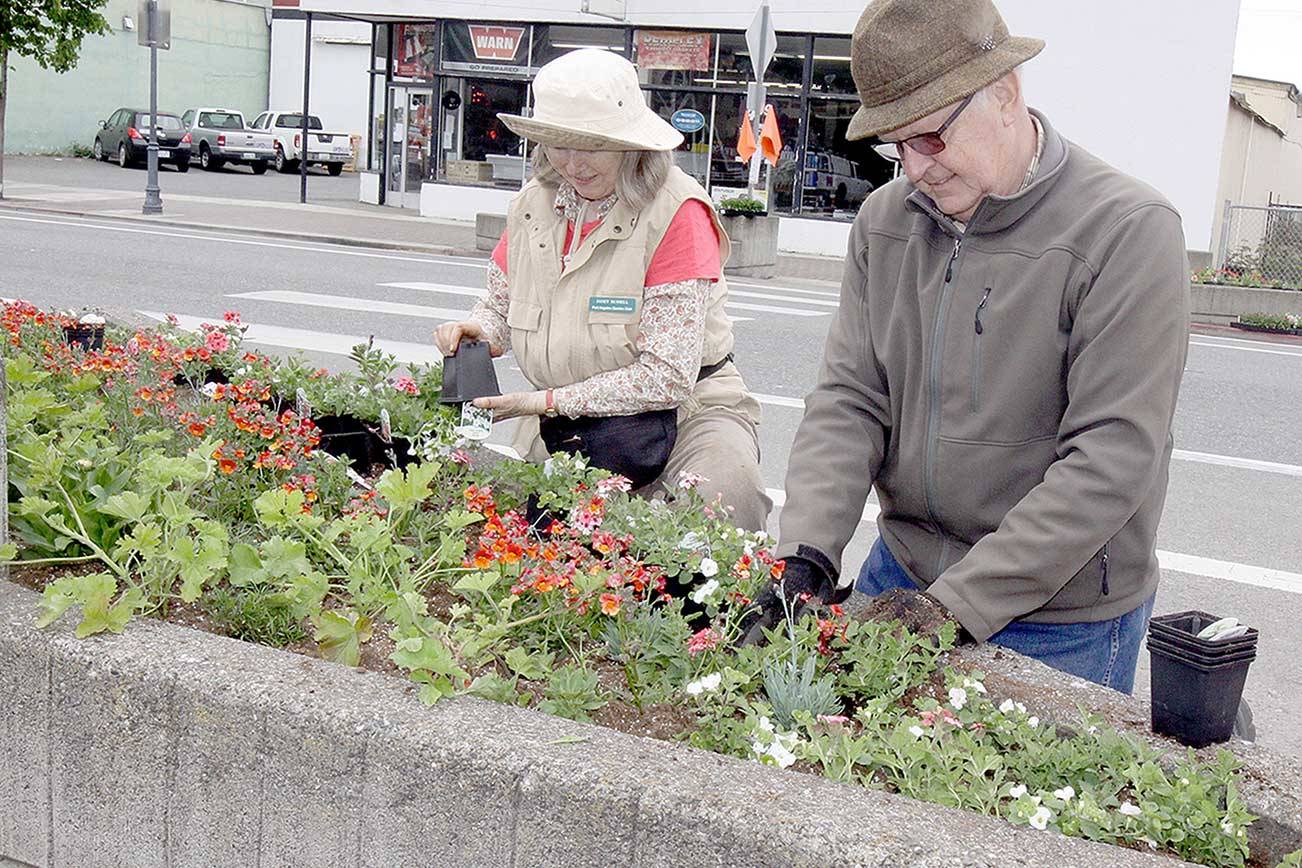 Sprucing up downtown | Peninsula Daily News