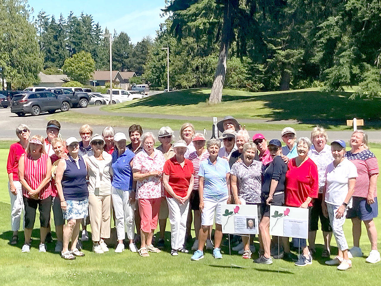 GOLF: Women win Sunland’s War of the Roses | Peninsula Daily News