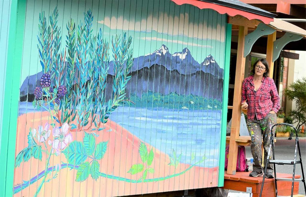 Community Boat Project workers build tiny home | Peninsula Daily News