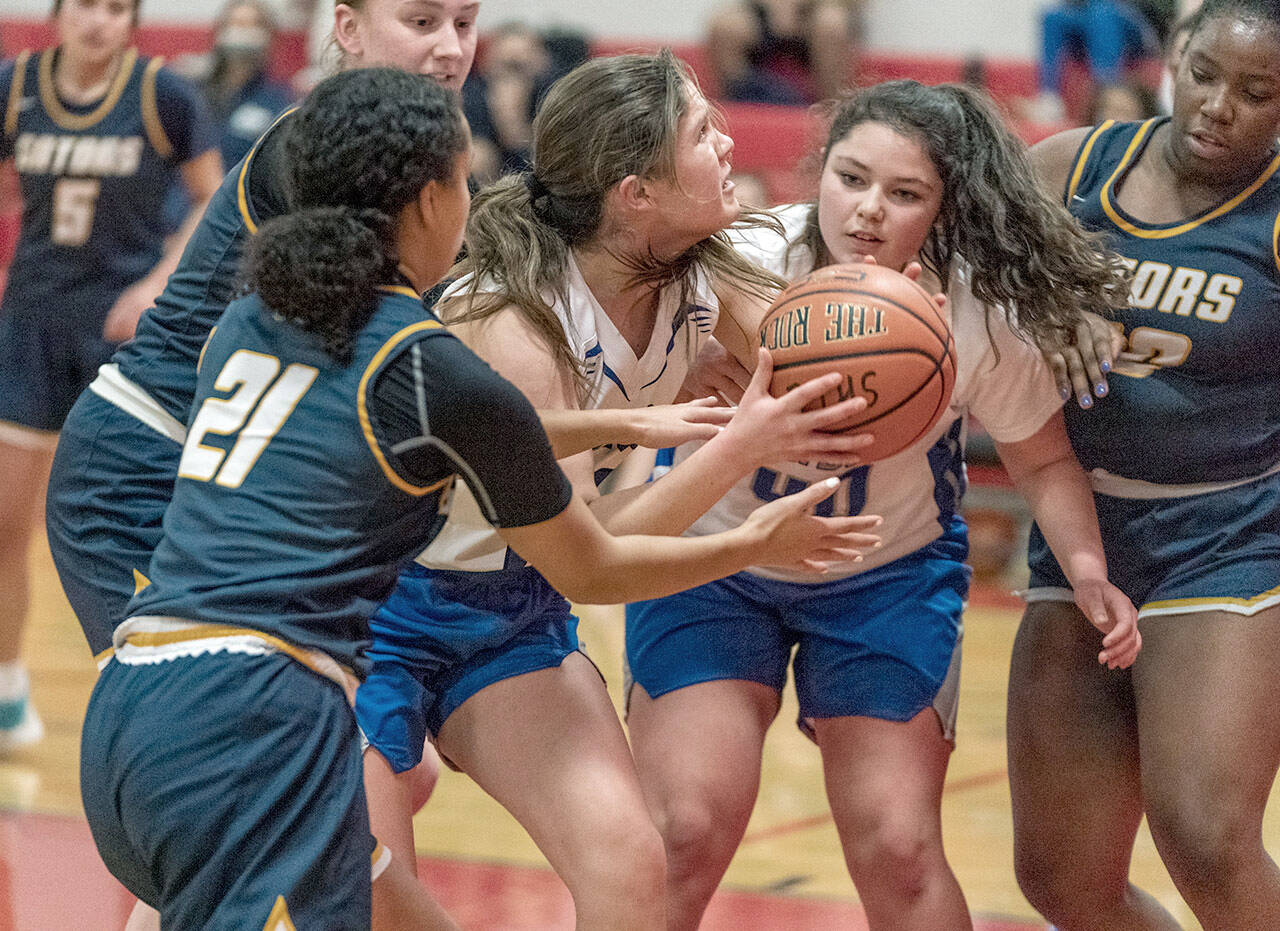 GIRLS BASKETBALL ROUNDUP: Roughriders go to 2-0 in league; EJ loses to ...