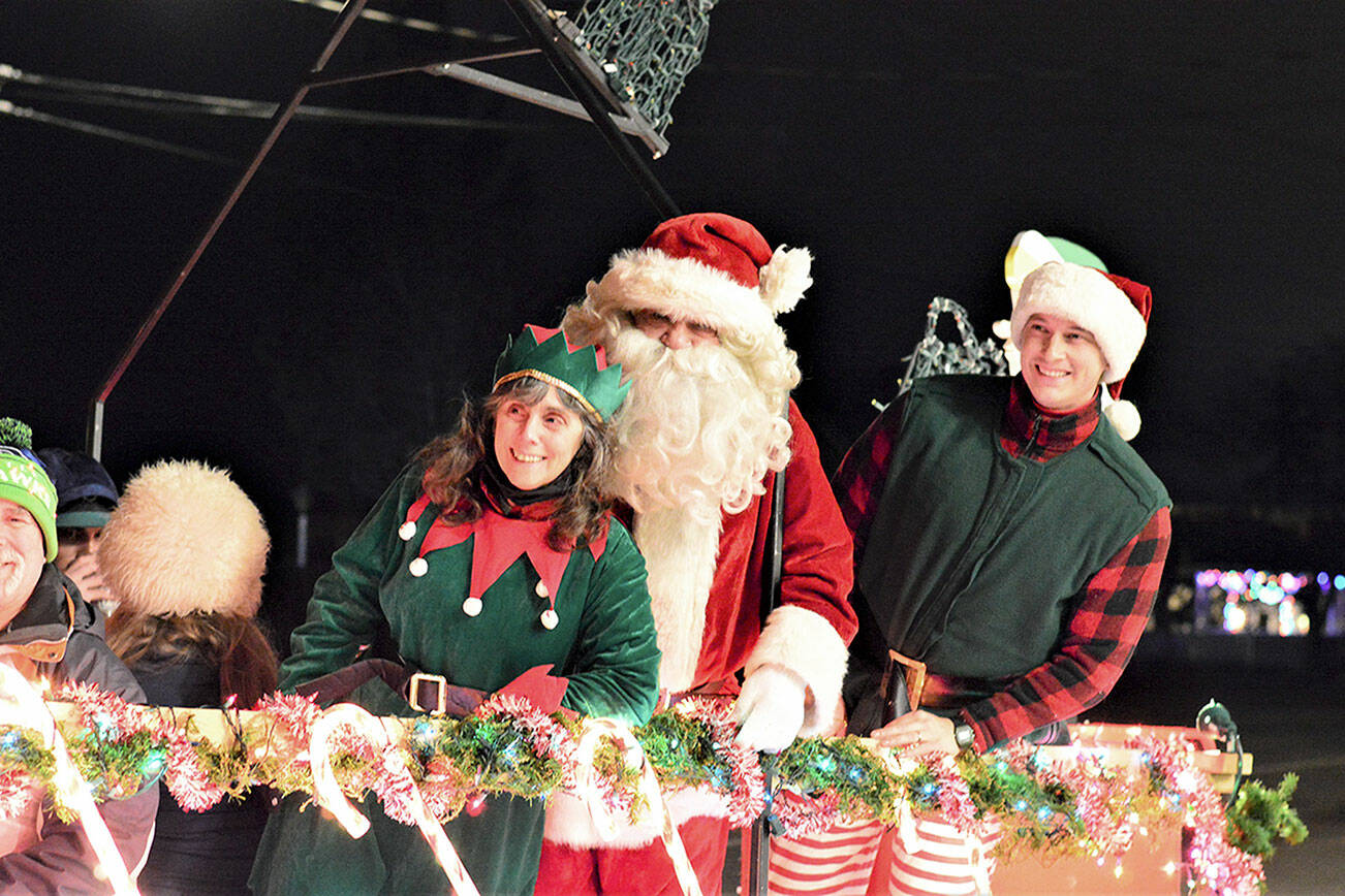 Santa makes his rounds | Peninsula Daily News