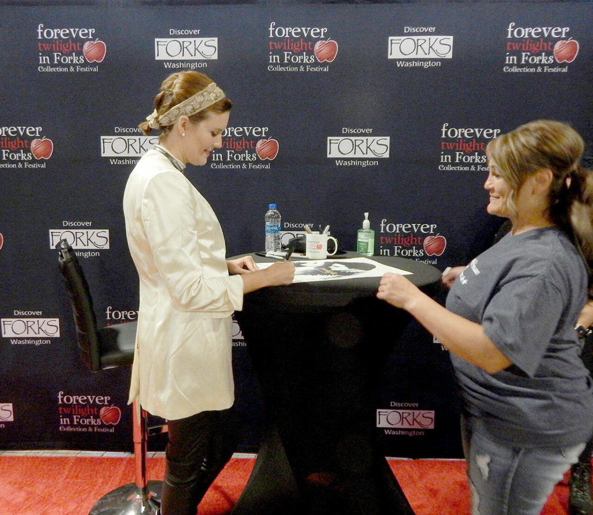 Forever fans in Forks | Peninsula Daily News