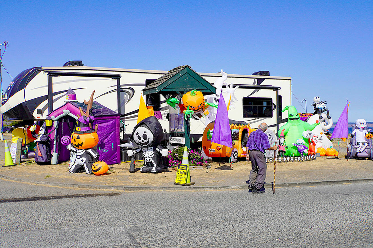 Halloween show | Peninsula Daily News