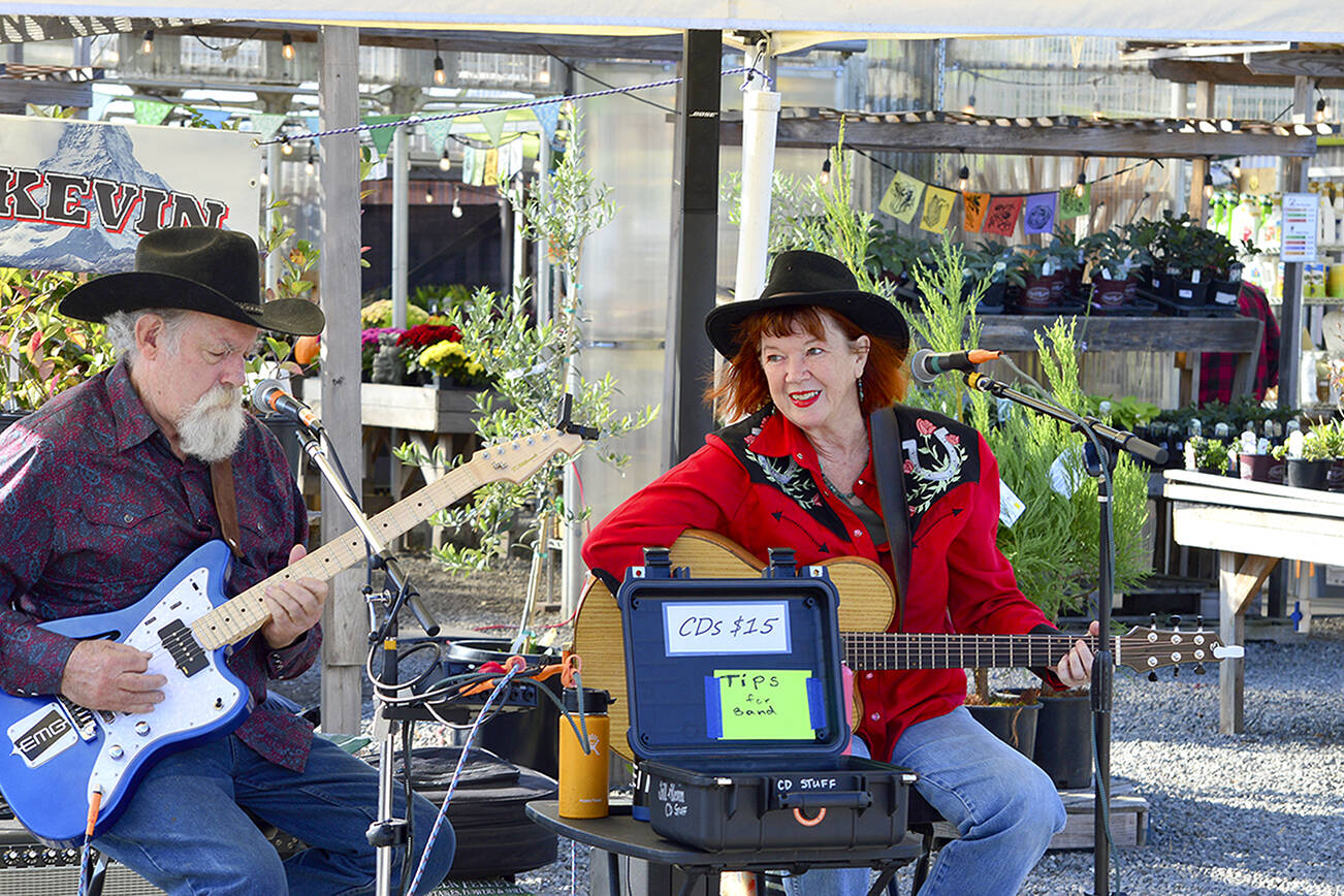 Farmers Market music | Peninsula Daily News