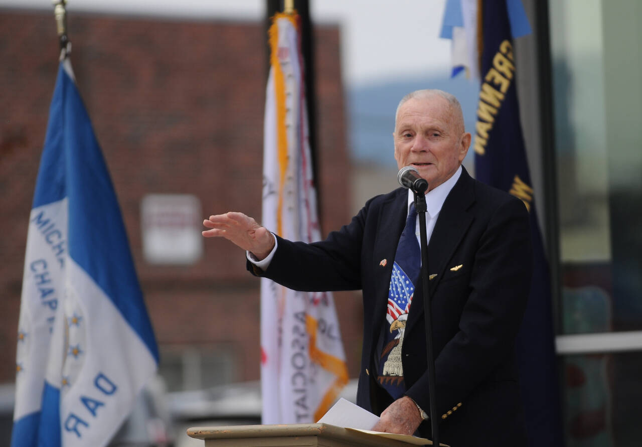 Veterans honored at ceremonies | Peninsula Daily News