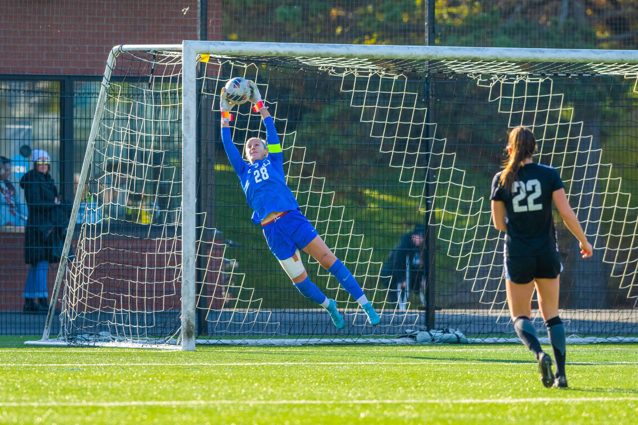 COLLEGE SOCCER: Former Sequim goalkeeper wins national championship at ...
