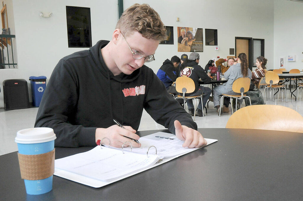 Spring classes begin | Peninsula Daily News