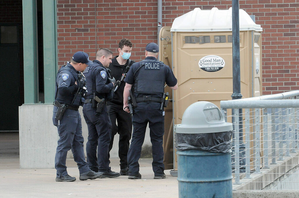 Man found dead at The Gateway in Port Angeles | Peninsula Daily News