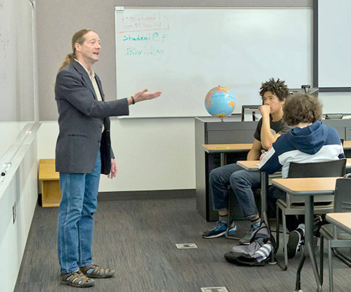 History professor, author to read from new book | Peninsula Daily News