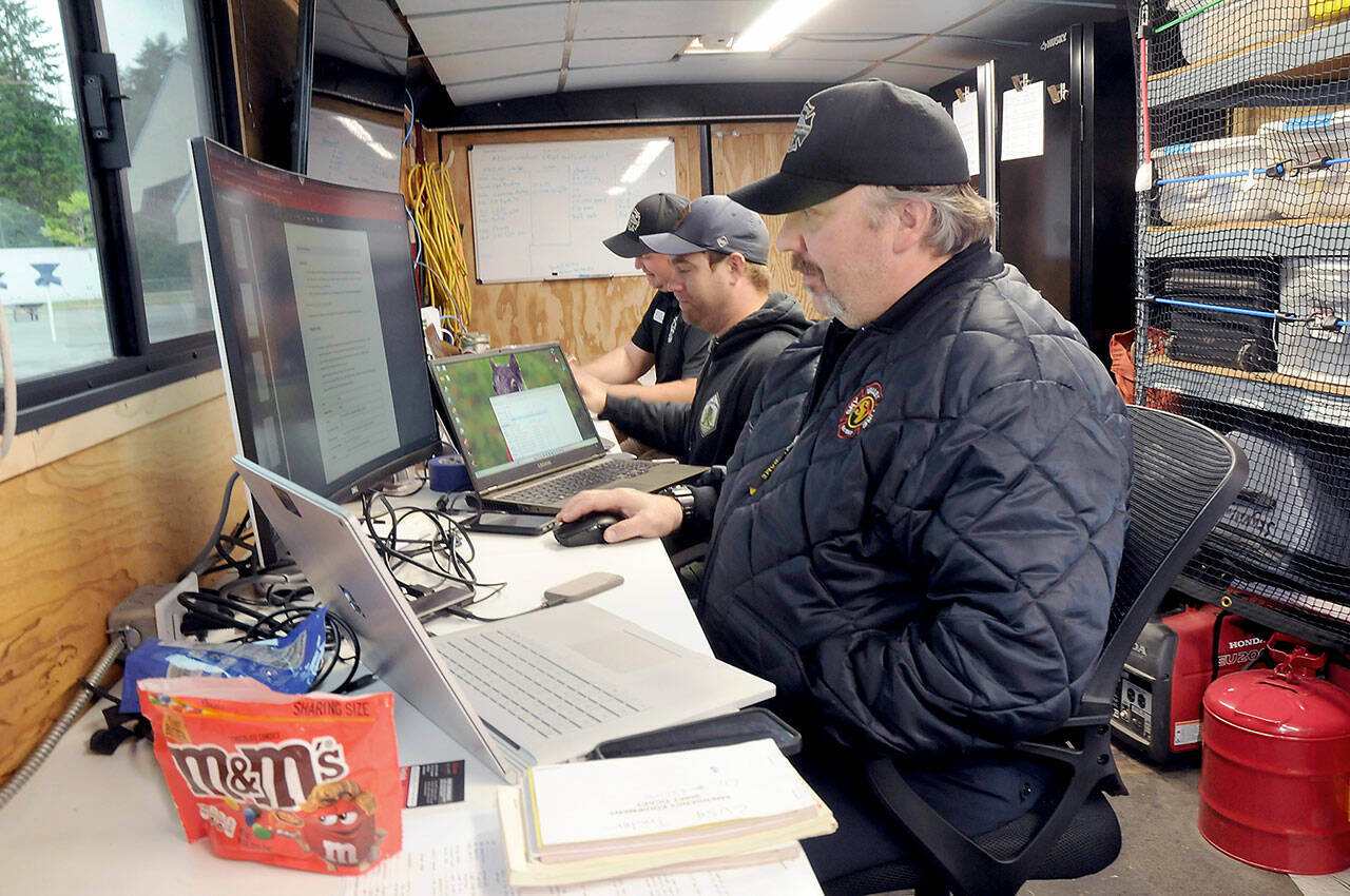 Lake Sutherland Fire fight continues | Peninsula Daily News