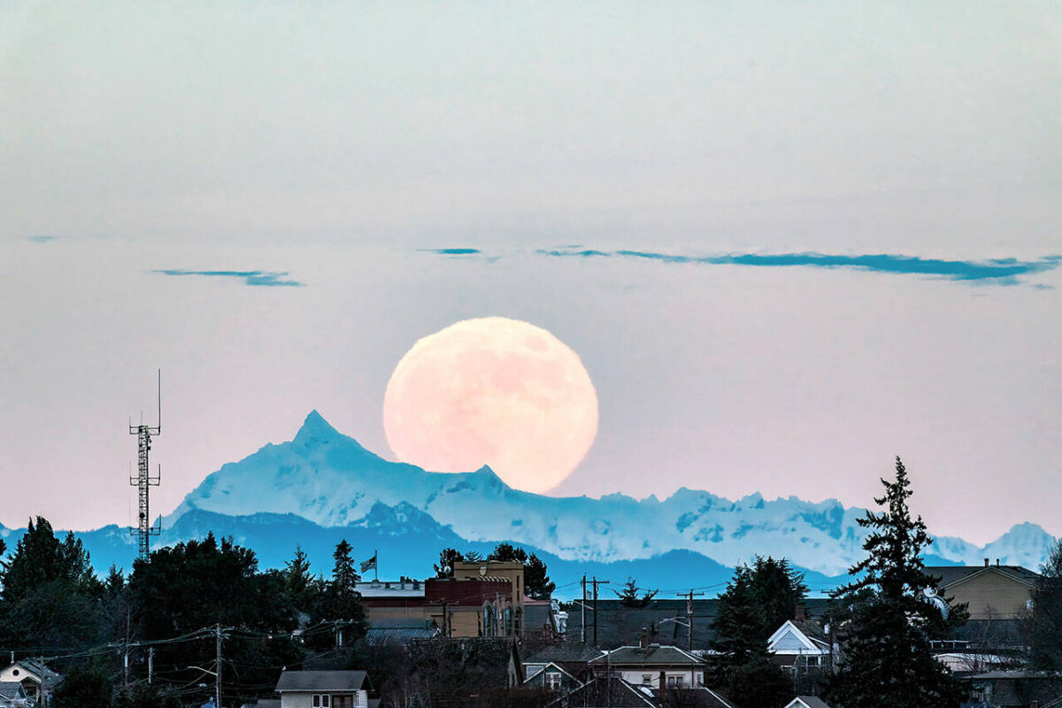 Cold Moon in Port Townsend | Peninsula Daily News