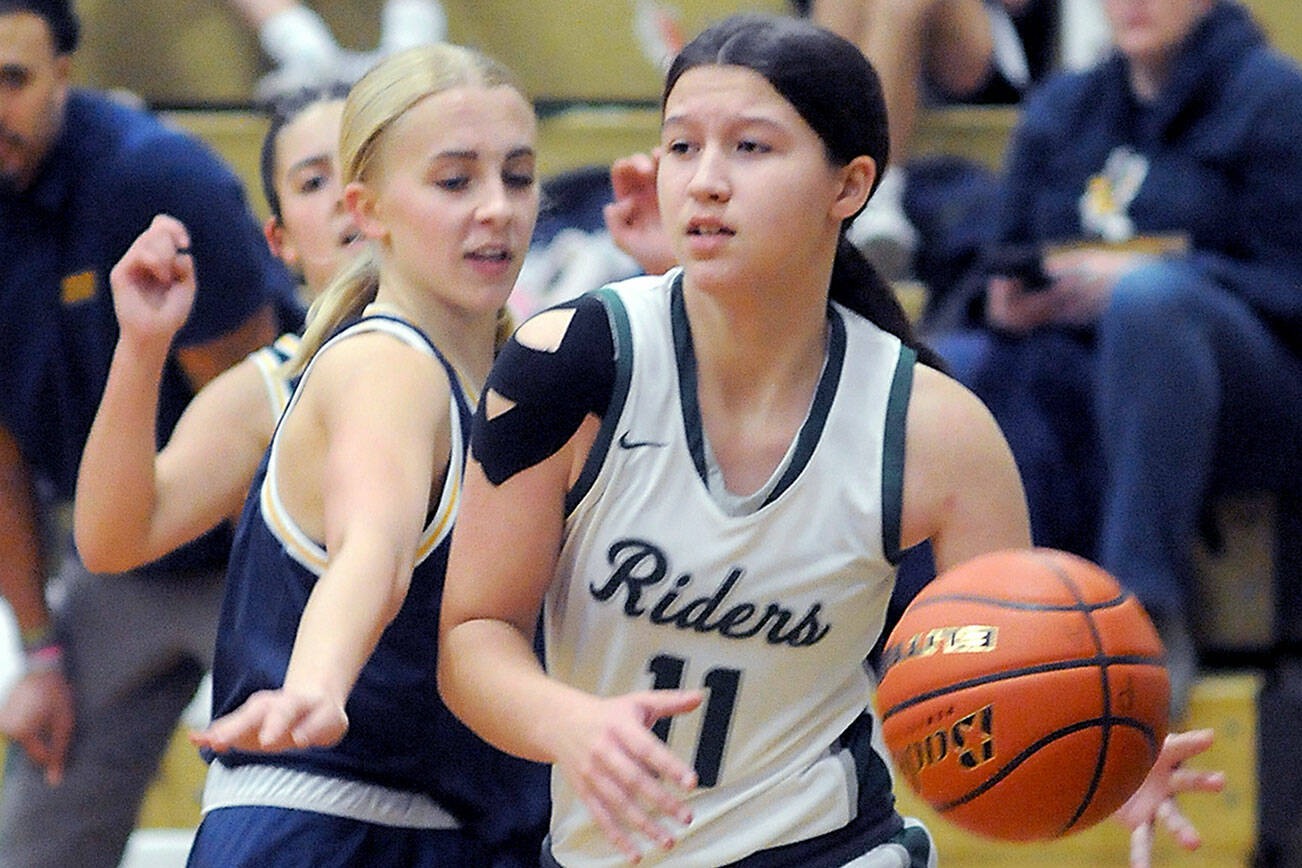 STATE BASKETBALL: Family ties for state-bound Port Angeles, Forks and ...