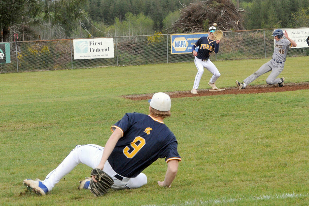 PREP BASEBALL: Forks swept by Ilwaco in battle for league title ...