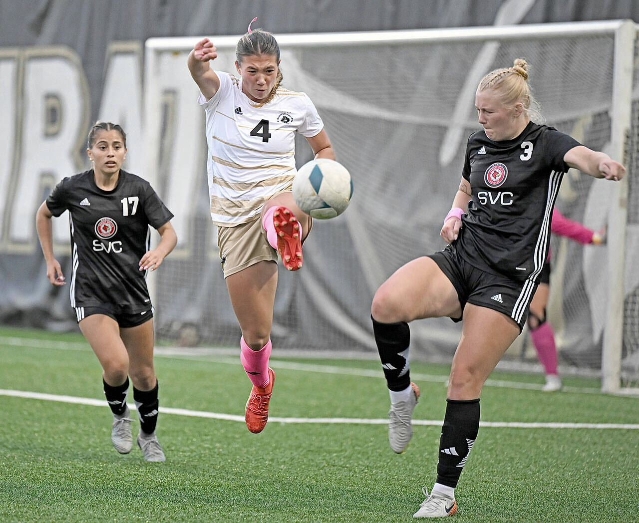 WOMEN’S SOCCER: Second-half surge lifts Peninsula | Peninsula Daily News