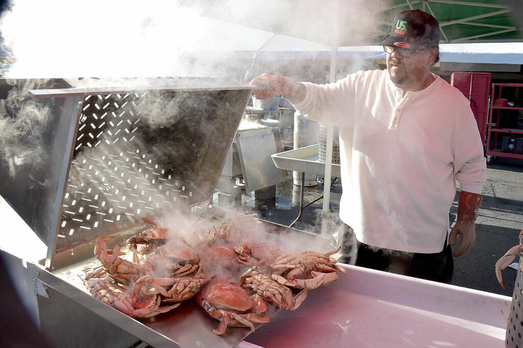 Crab cookers | Peninsula Daily News