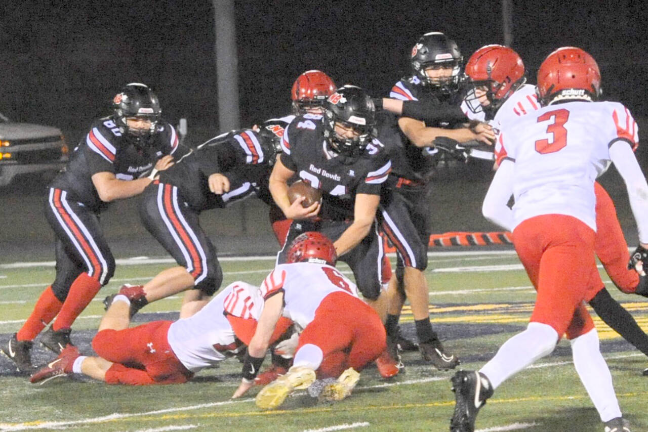 STATE FOOTBALL: Neah Bay kicks Mules 70-14 in first-round blowout ...