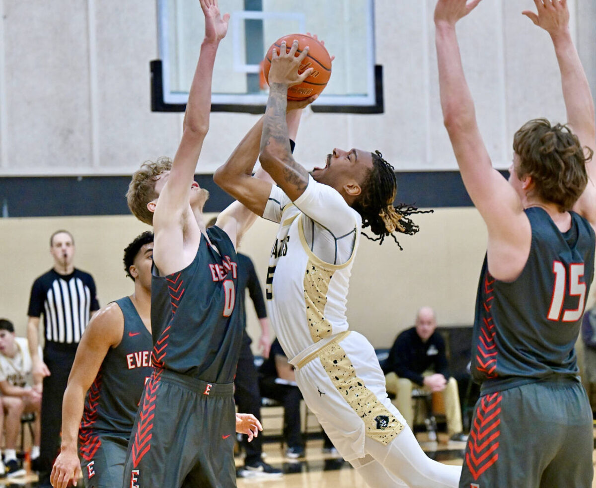 COLLEGE BASKETBALL: Peninsula teams sweep Everett | Peninsula Daily News