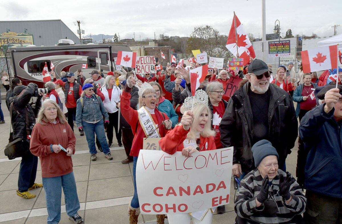 Signs signal support for Canadian travelers | Peninsula Daily News