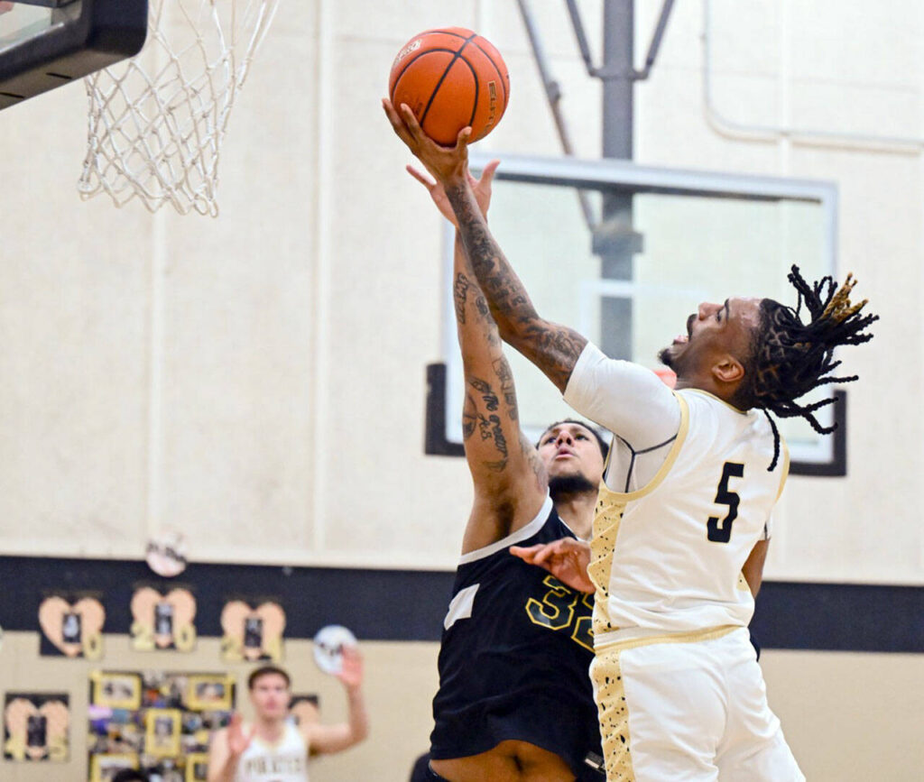 MEN’S BASKETBALL: Last-second shot sinks Peninsula’s season | Peninsula ...