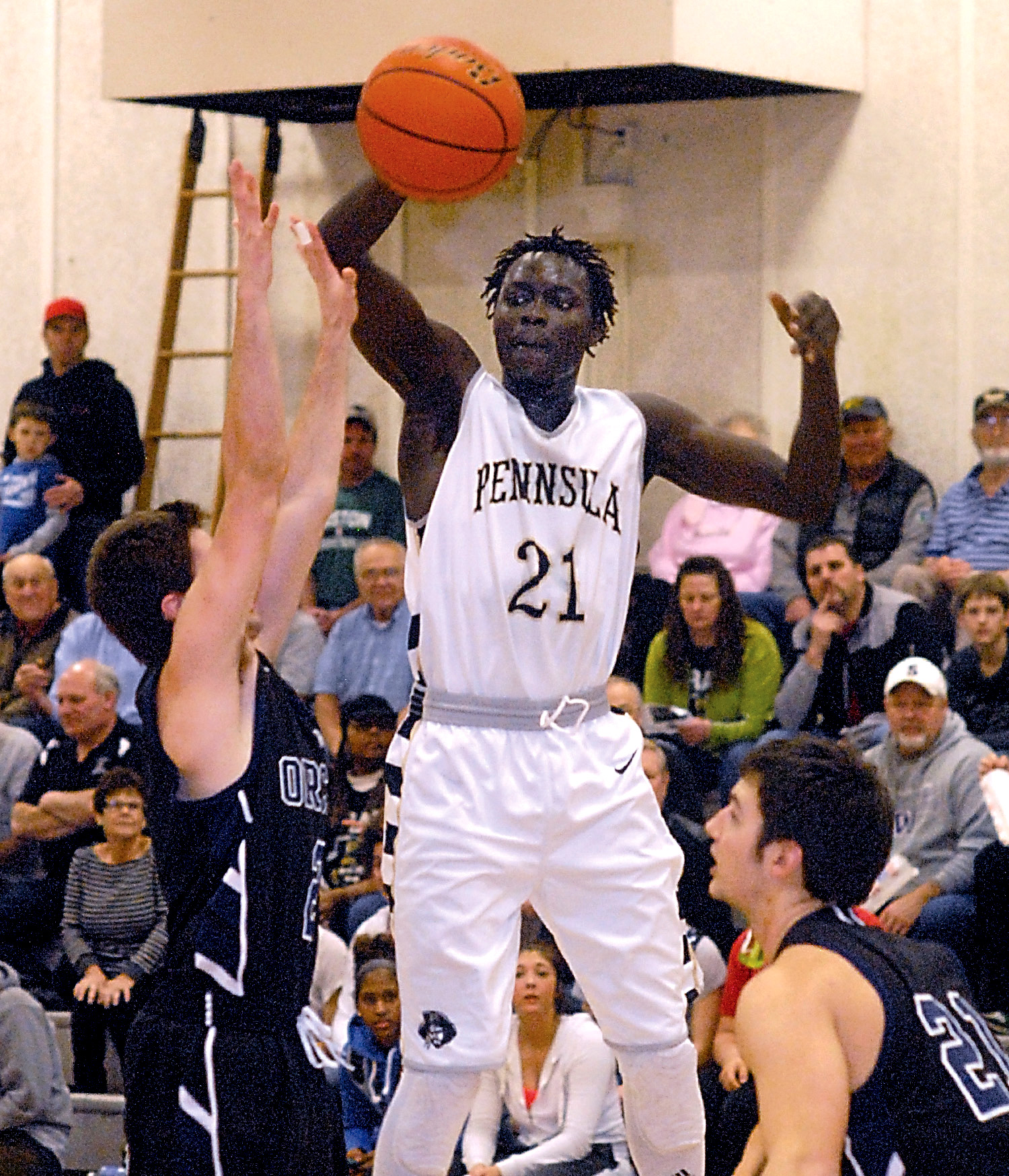 MEN’S BASKETBALL: Peninsula edges Whatcom in low-scoring slugfest ...