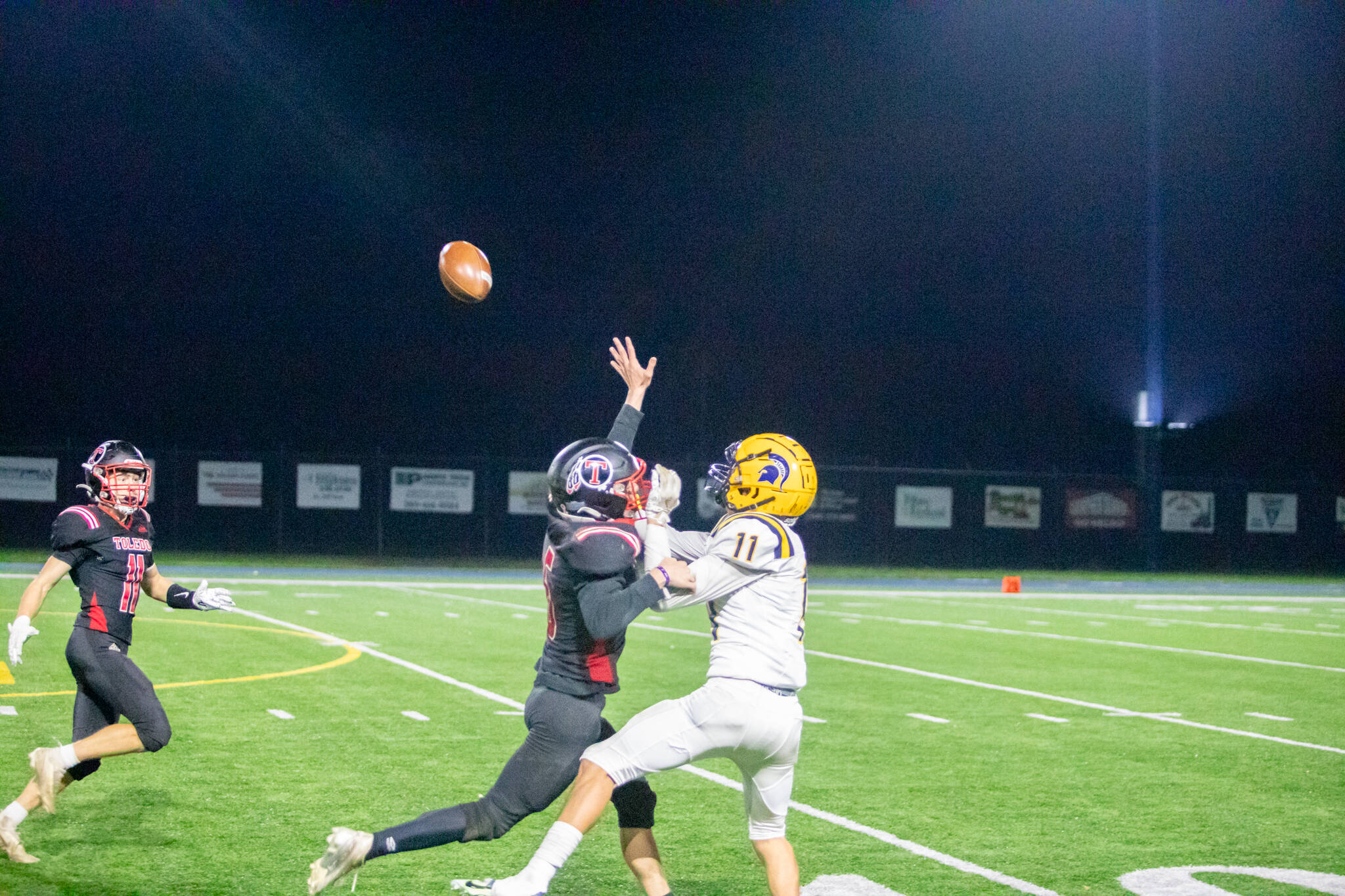 PREP FOOTBALL: Forks hangs for a half vs. No. 4 Toledo | Peninsula ...