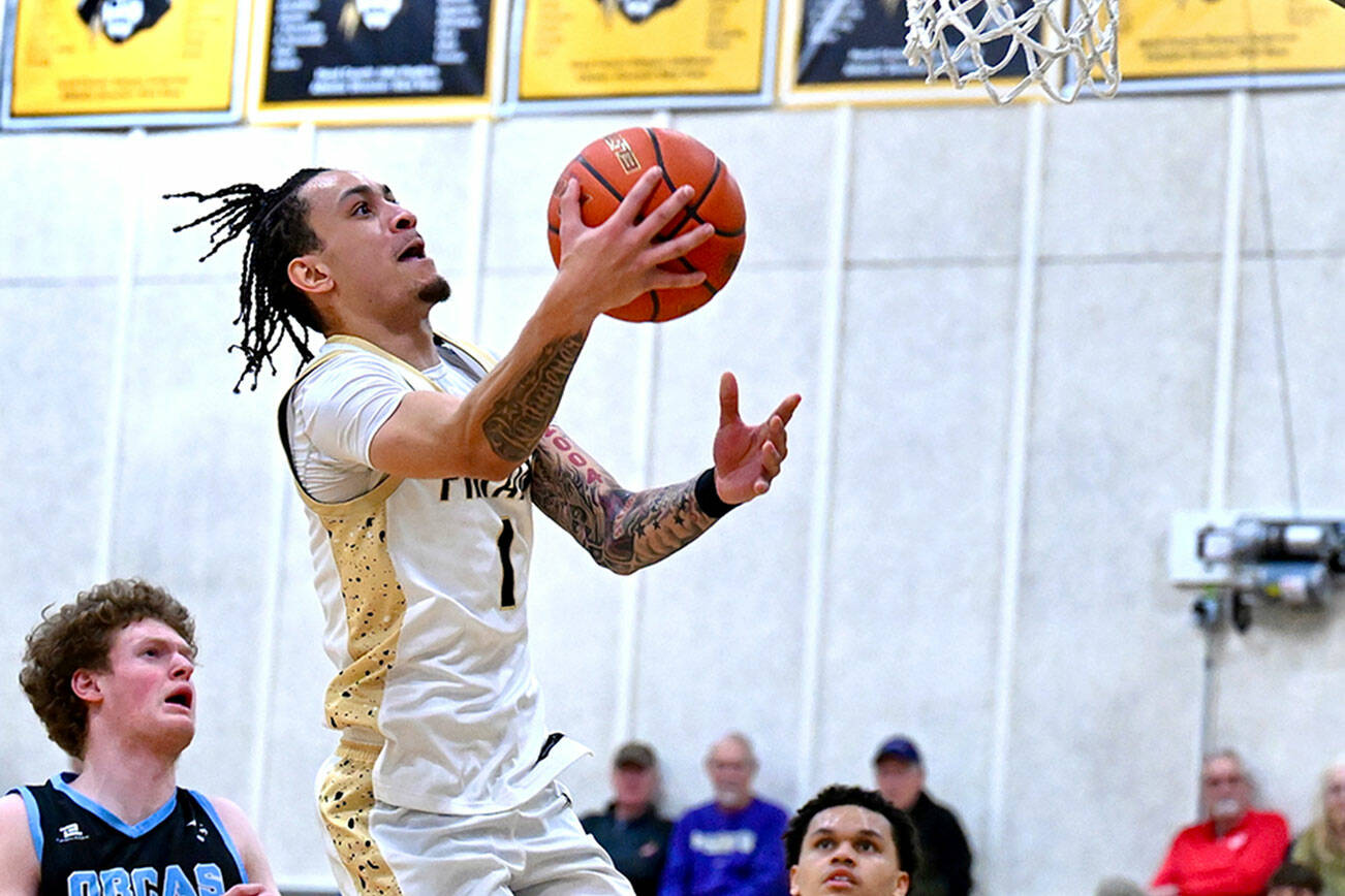 MENS BASKETBALL: Pirate men dominate Whatcom | Peninsula Daily News