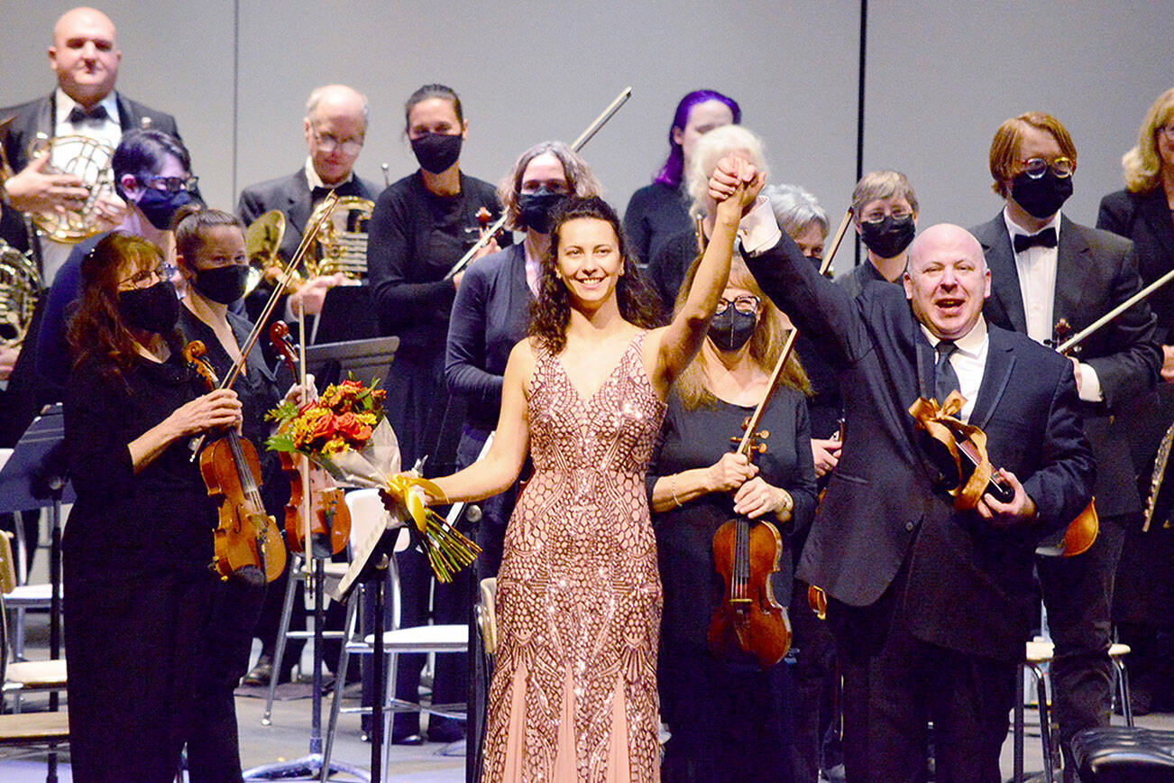 Symphony maestro wraps his 10th anniversary season | Peninsula Daily News