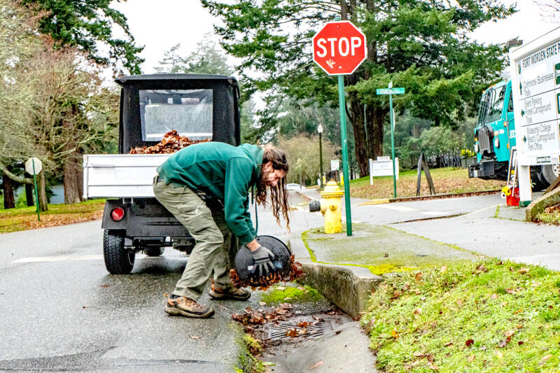 Cleaning storm drains | Peninsula Daily News