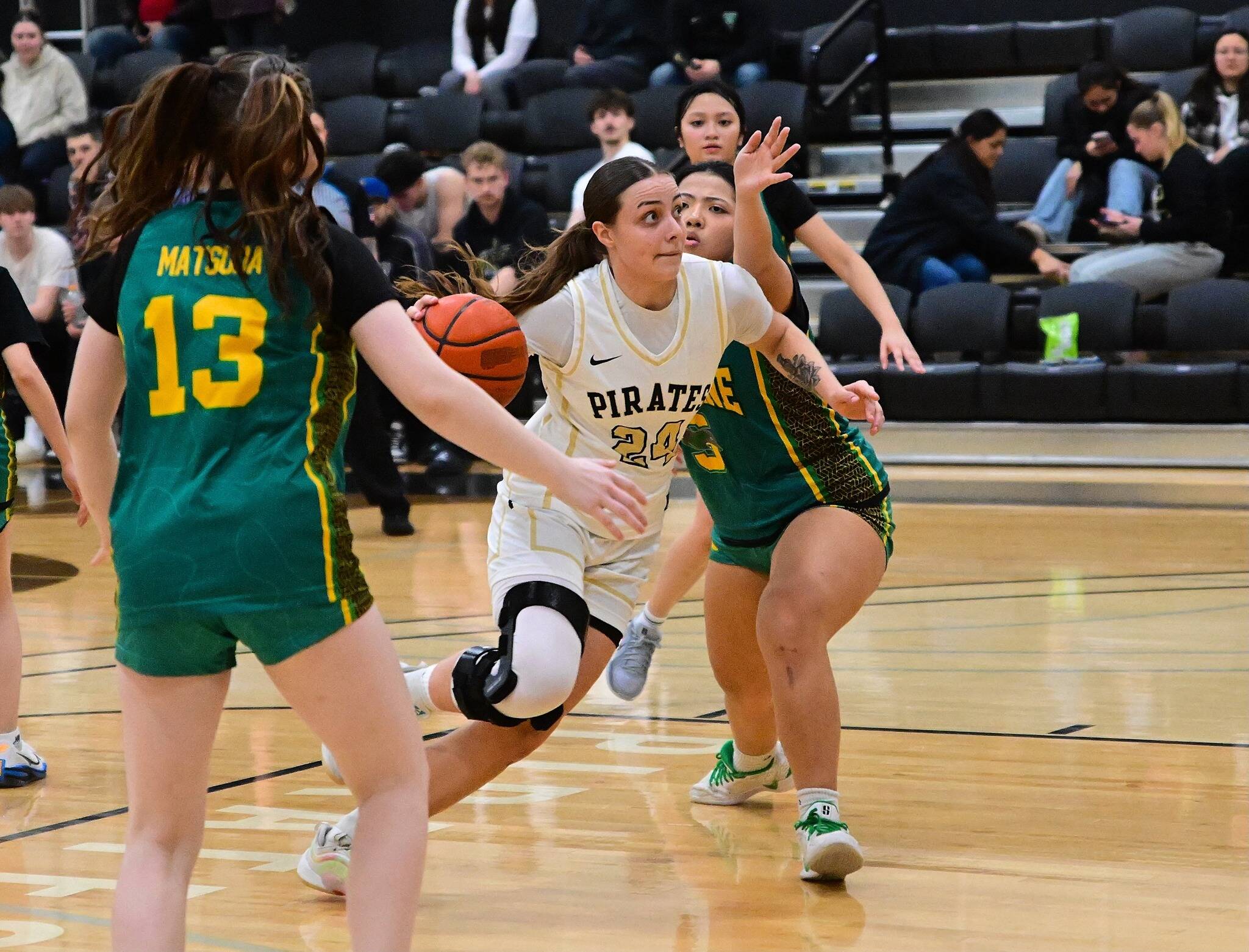 COLLEGE BASKETBALL: Pirate women dominate Dolphins | Peninsula Daily News