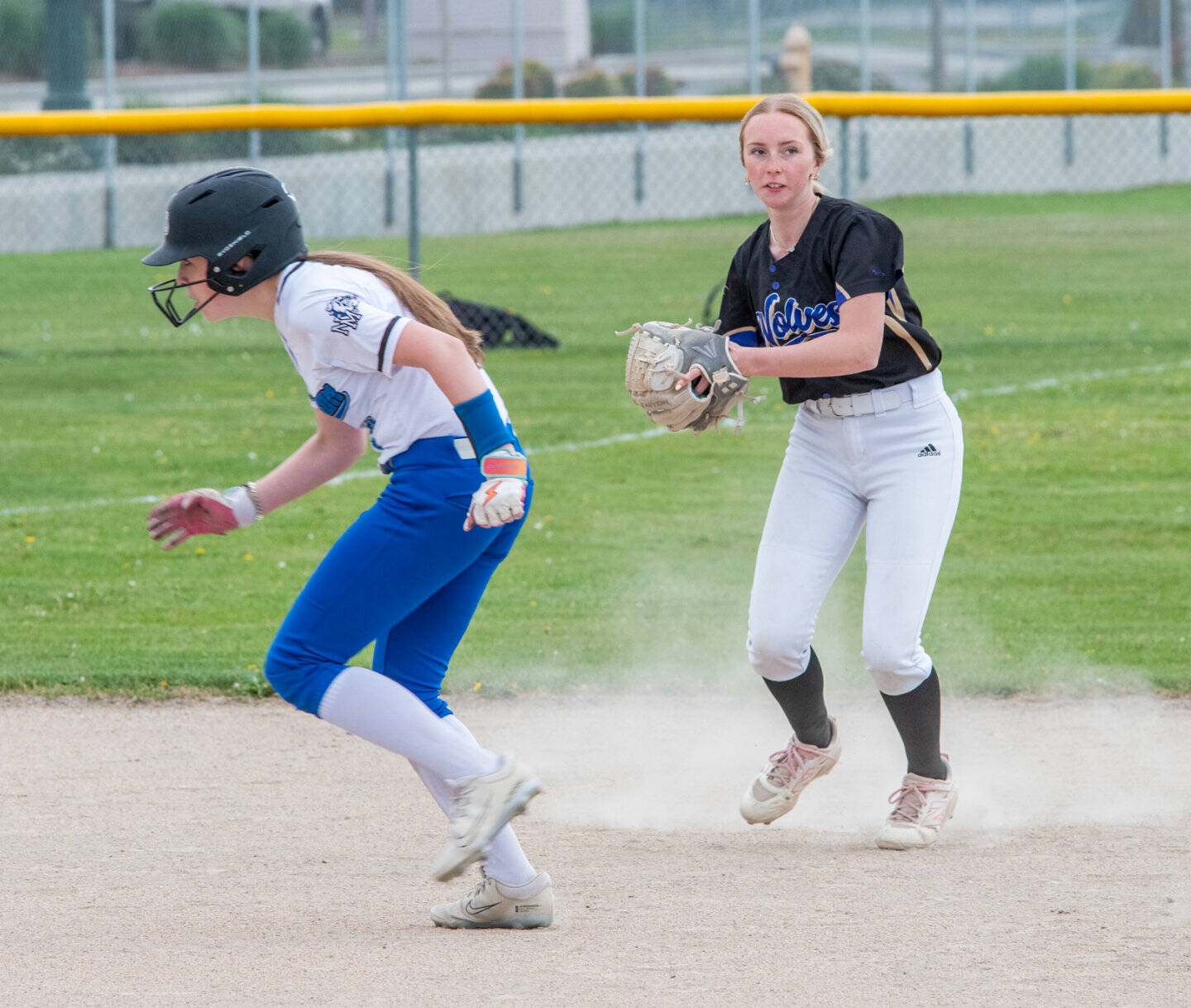 PREP ROUNDUP: Wolves softball swept by Bulldogs | Peninsula Daily News
