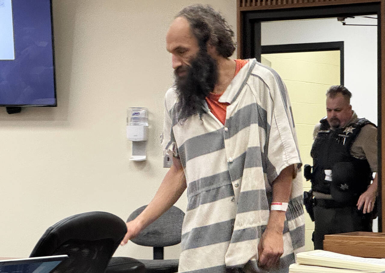 Review hearing set in extradition case | Peninsula Daily News